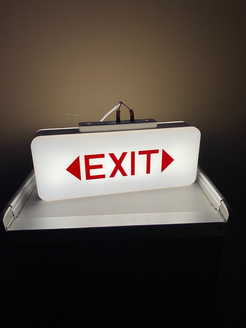 空中巴士 Airbus A340 Exit Sign 出路燈 飛機 收藏 航空公司 國泰 香港航空 港龍 香港快運, 興趣及遊戲, 收藏品及 ...