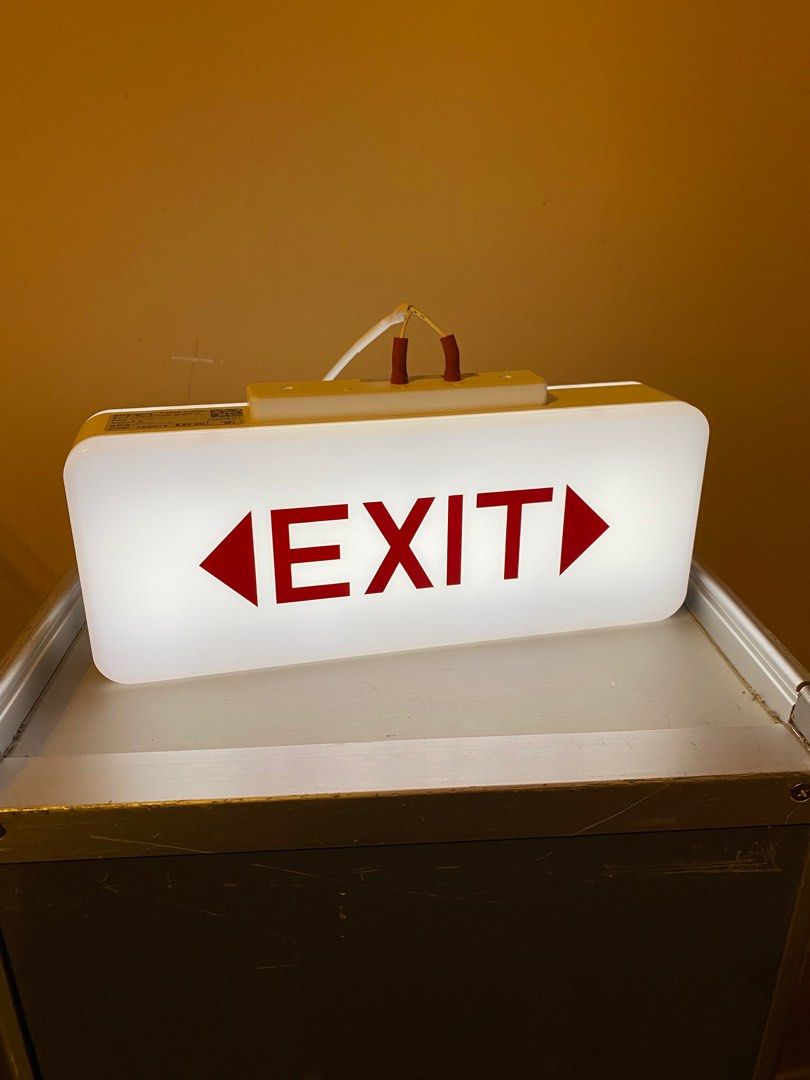 空中巴士 Airbus A340 Exit Sign 出路燈 飛機 收藏 航空公司 國泰 香港航空 港龍 香港快運, 興趣及遊戲, 收藏品及 ...