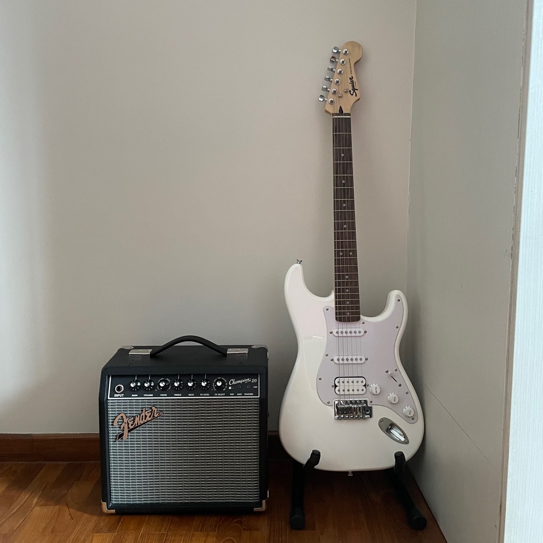 Arctic White Squier Bullet HSS Stratocaster w/ Tremolo Electric Guitar ...