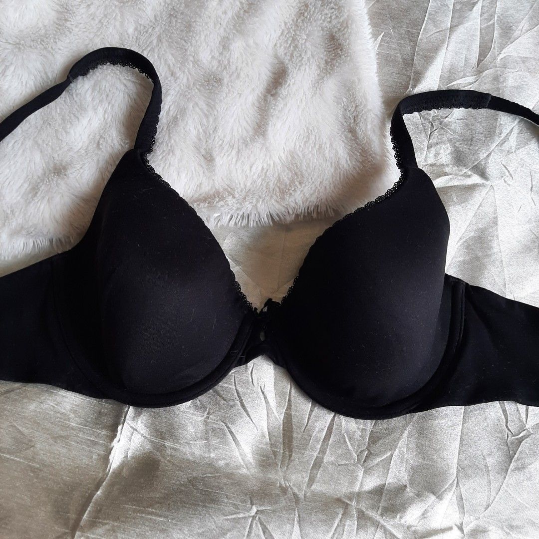 Authentic VS Bra, Women's Fashion, Undergarments & Loungewear on Carousell