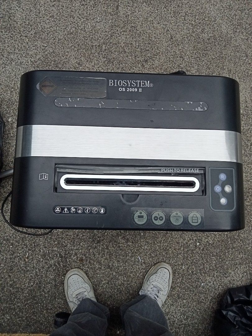 Biosystem Heavy Duty Cross Cut Shredder OS2009 II, Hobbies & Toys, Stationery & Craft ...