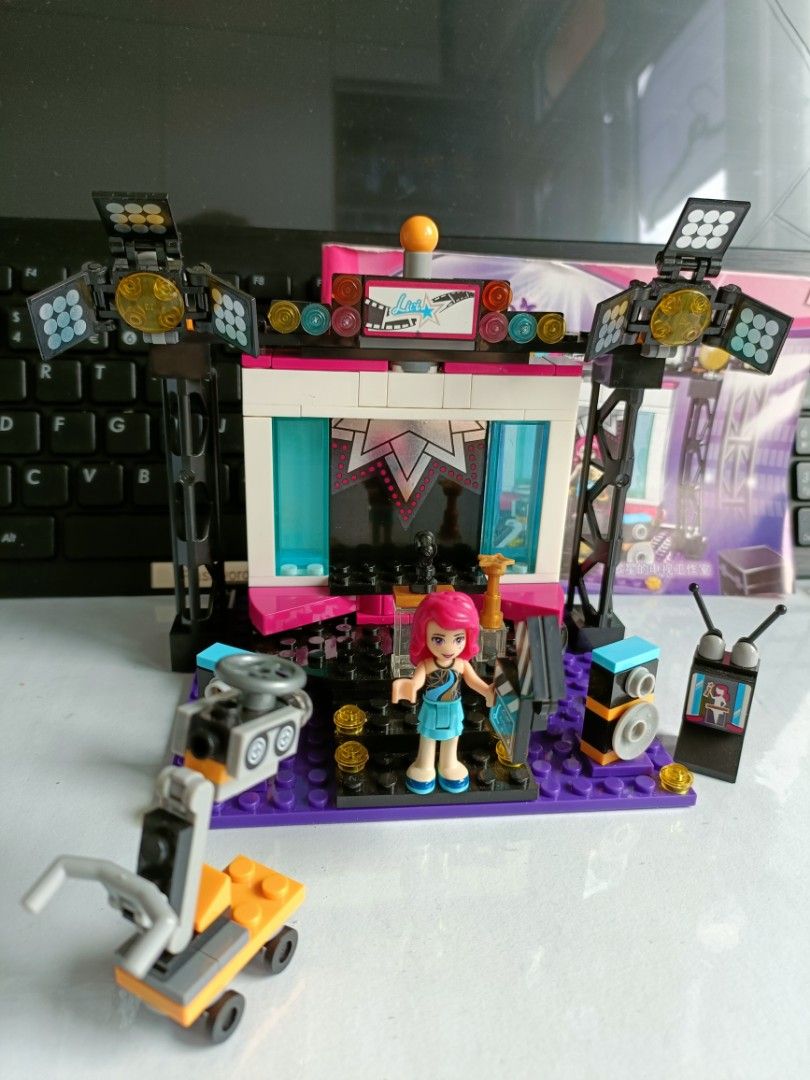 Bricks Friends, Hobbies & Toys, Toys & Games on Carousell