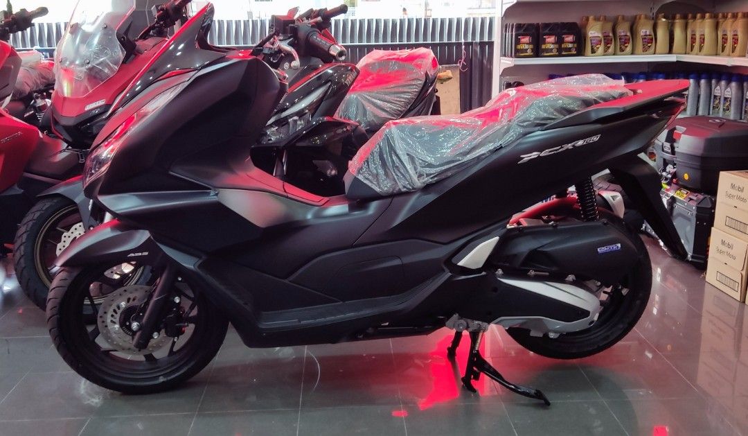 Honda PCX 160, Motorcycles, Motorcycles for Sale, Class 2B on Carousell