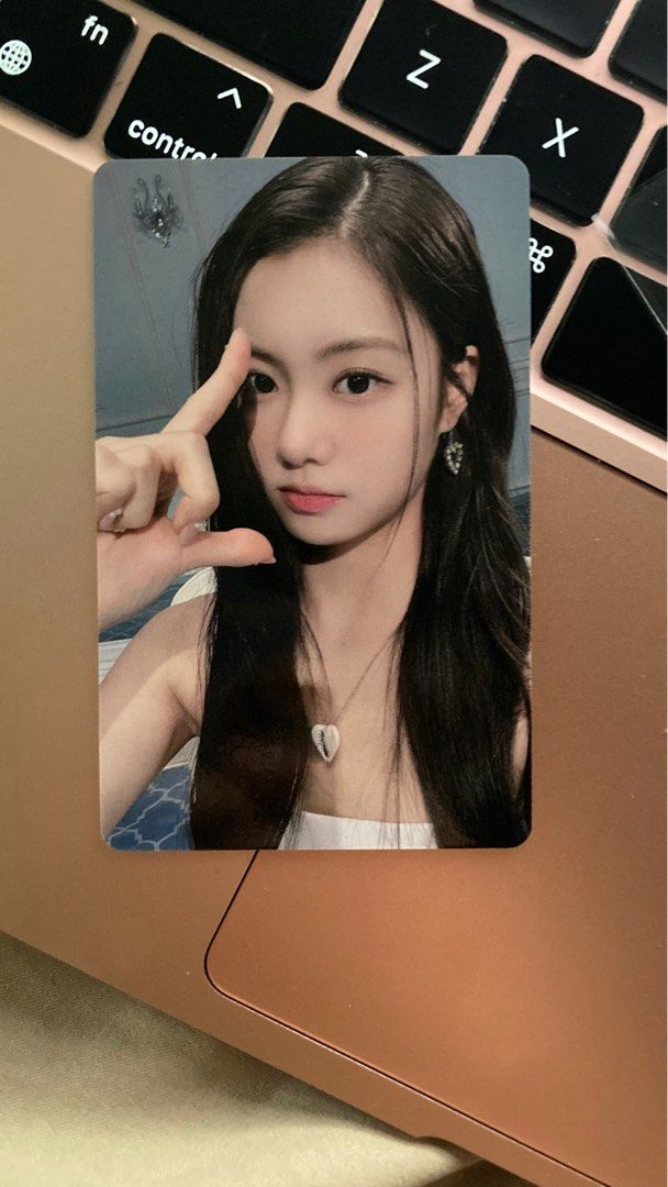Kim Garam Lesserafim Photocard Weverse POB Normal, Hobbies & Toys ...