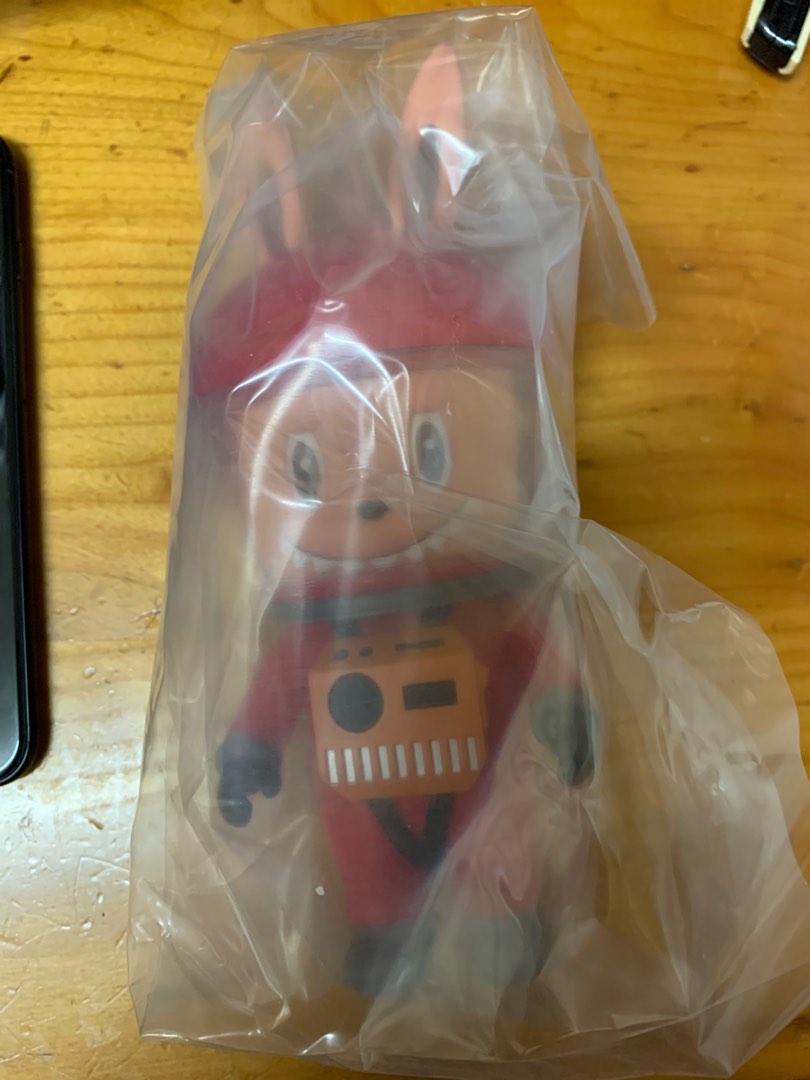 labubu astronaut 紅色, 興趣及遊戲, 玩具 & 遊戲類 - Carousell