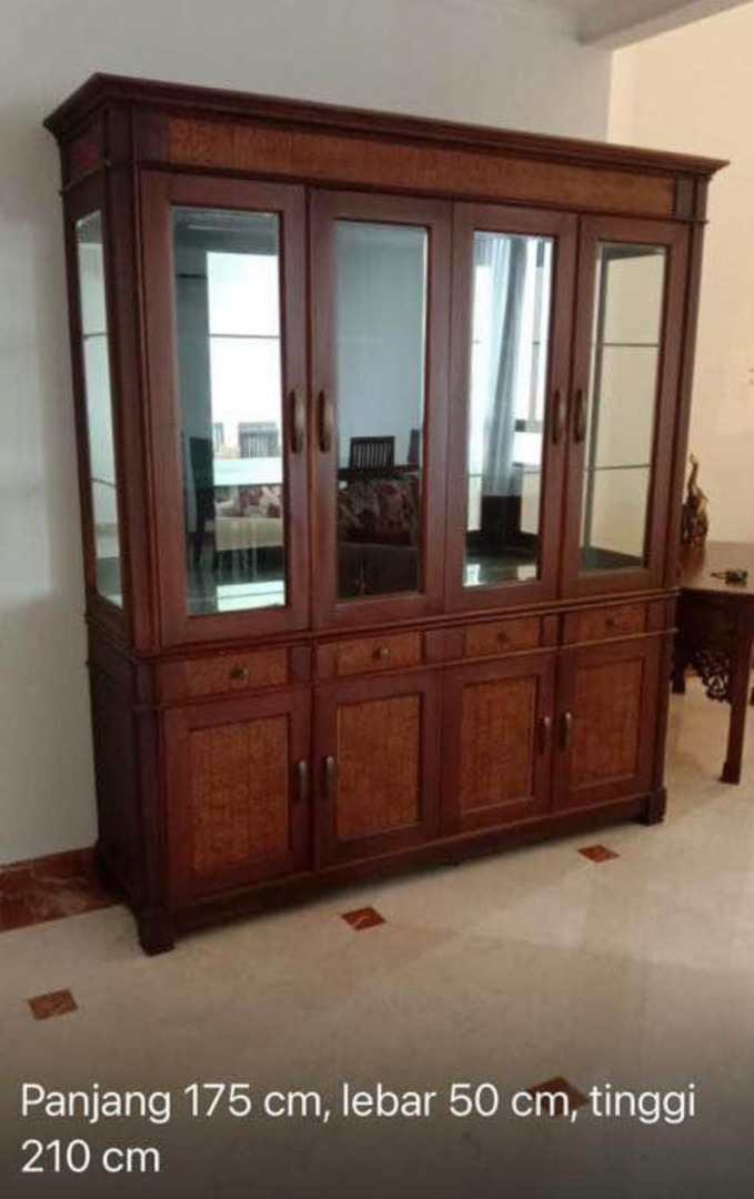 Lemari pajangan, Perabotan Rumah di Carousell
