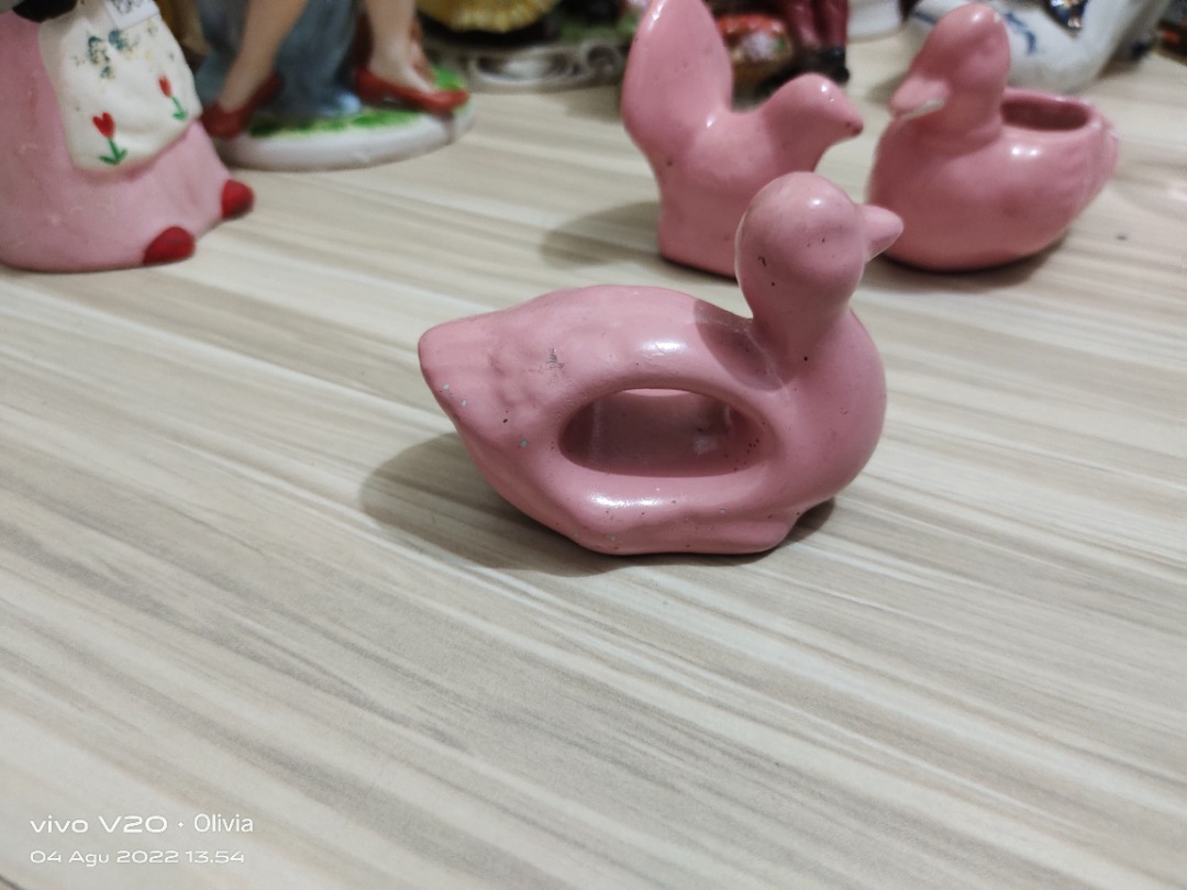 Patung Keramik Angsa Pink Kuno Jadul Antik, Antik, Pajangan di Carousell