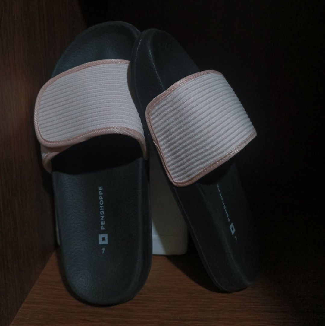 Penshoppe slippers, Women's Fashion, Footwear, Slippers and slides on ...