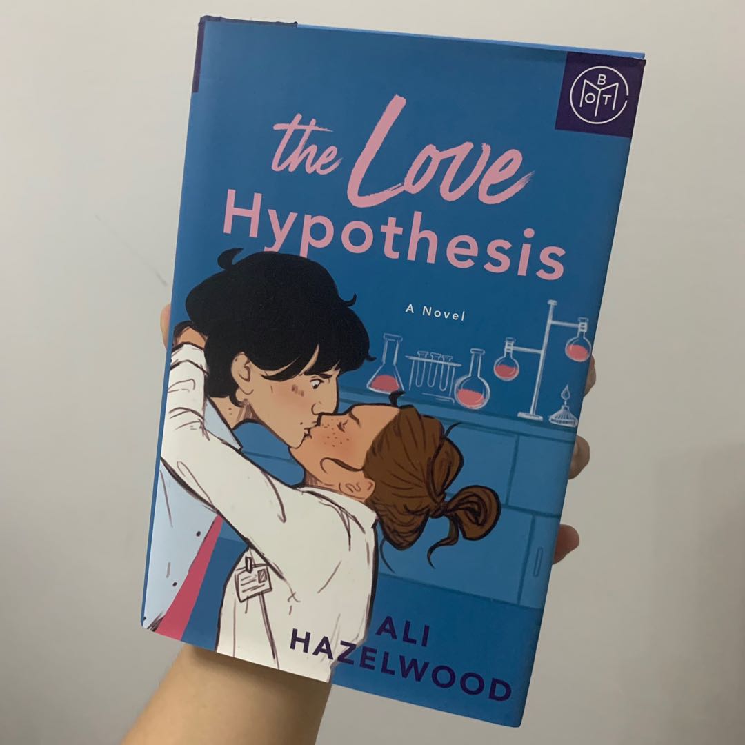 [Pre-loved Book] The Love Hypothesis by Ali Hazelwood, Hobbies & Toys ...