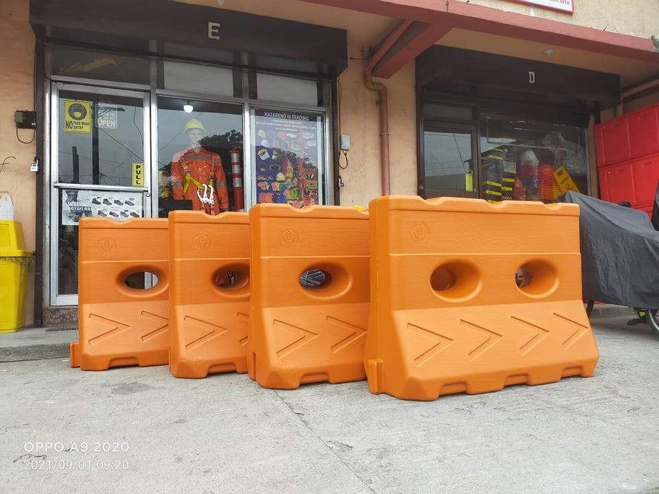 safety road plastic road barrier, Commercial & Industrial, Construction ...