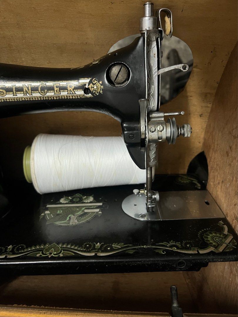 Singer brand sewing machine (vintage), Hobbies & Toys, Collectibles ...