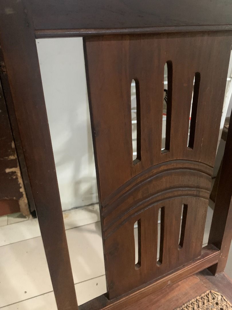 Solohiya Chair, Furniture & Home Living, Furniture, Chairs on Carousell
