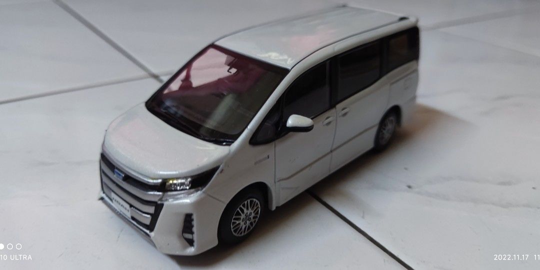 Toyota noah mpv car model diecast, Hobbies & Toys, Toys & Games on Carousell