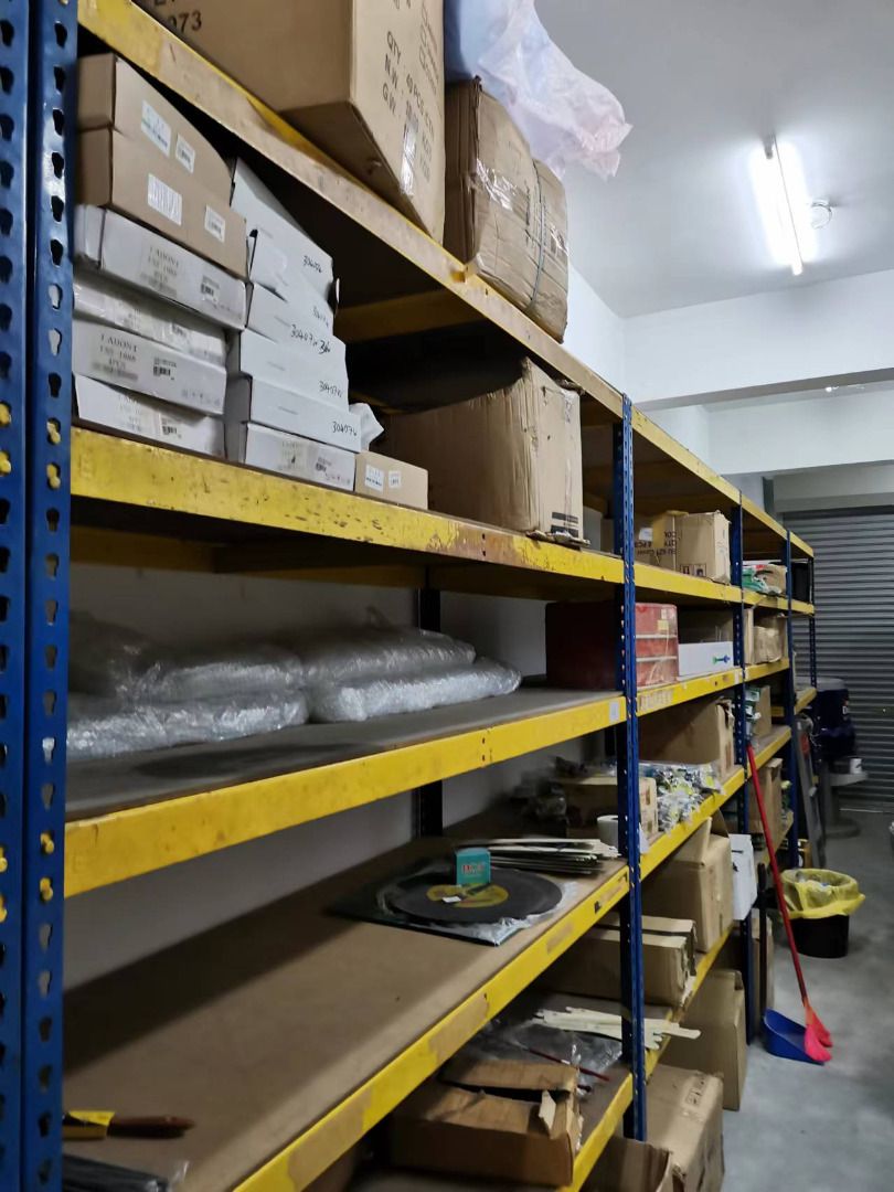 Used Heavy Duty Boltless Rack Blue Yellow Rack Cabinets Warehouse ...