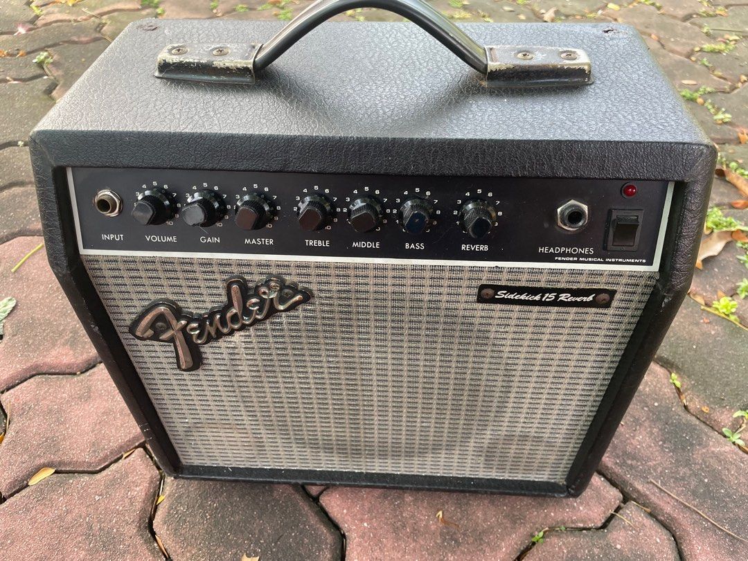 Small Vintage Fender amp, Hobbies & Toys, Music & Media, Musical ...
