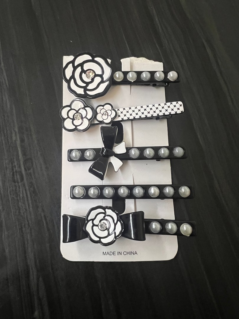 Brand new set of hair clips, Women's Fashion, Watches & Accessories ...