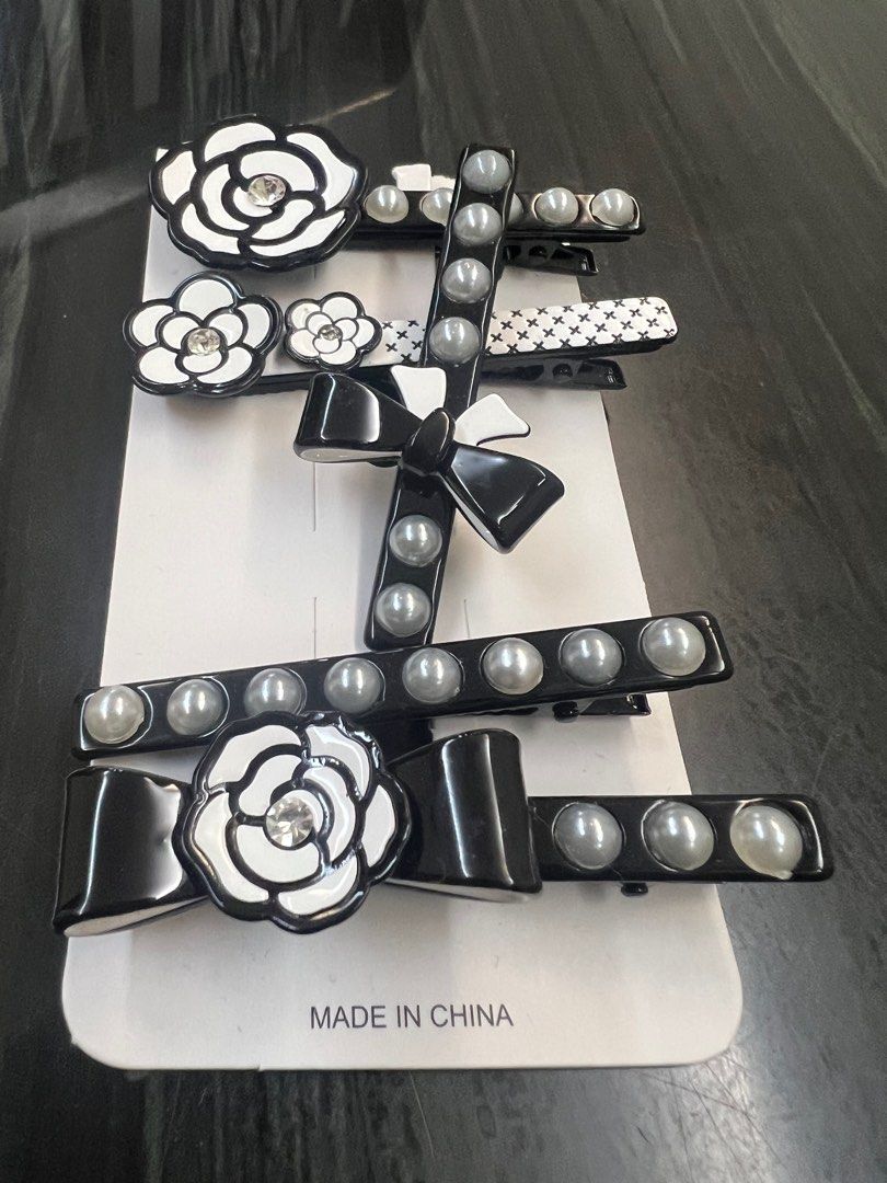 Brand new set of hair clips, Women's Fashion, Watches & Accessories ...
