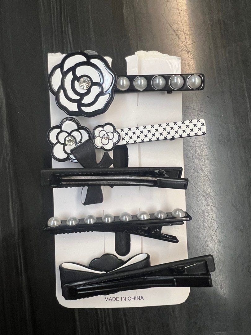 Brand new set of hair clips, Women's Fashion, Watches & Accessories ...