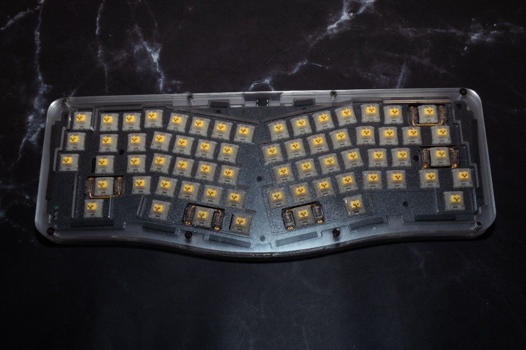 Clear Acrylic Alice Keyboard w/ Lubed and Filmed Gateron Milky Yellows ...