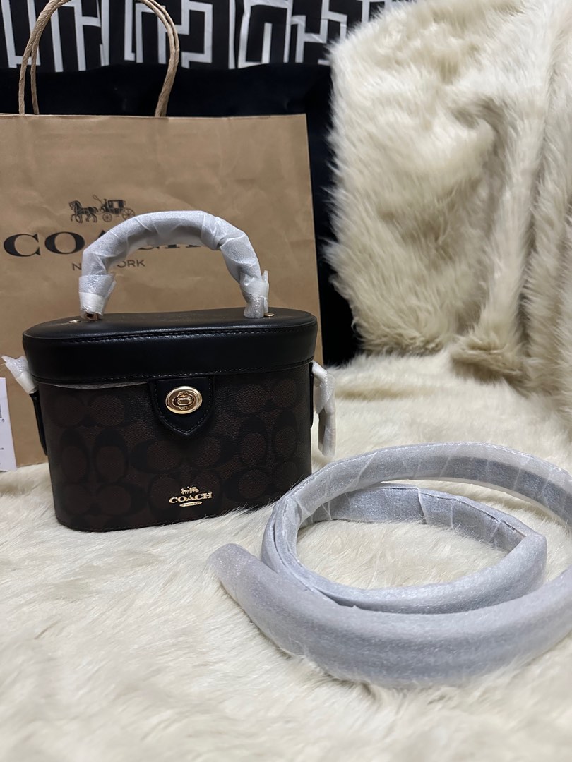 Coach Kaye Vanity, Luxury, Bags & Wallets on Carousell