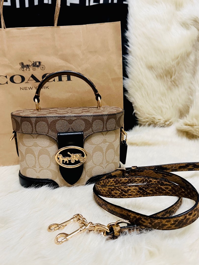 Coach Vanity, Luxury, Bags & Wallets on Carousell