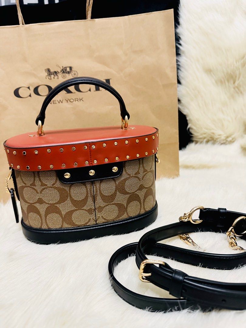 Coach Vanity, Luxury, Bags & Wallets on Carousell