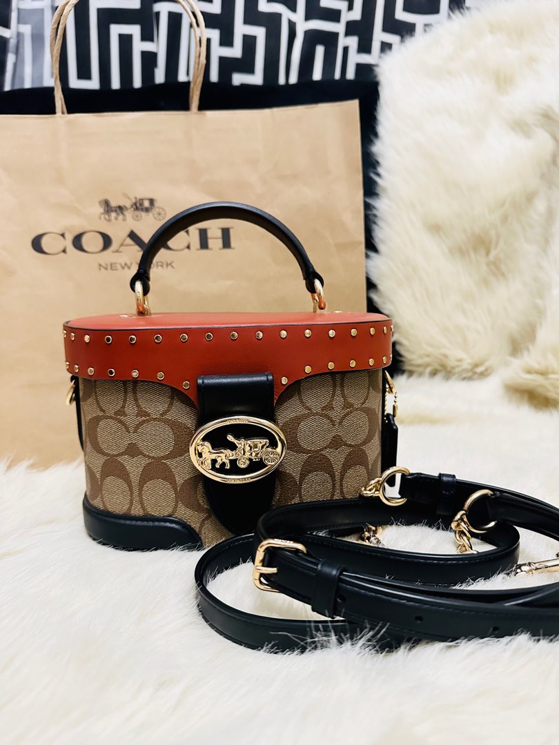 Coach Vanity, Luxury, Bags & Wallets on Carousell