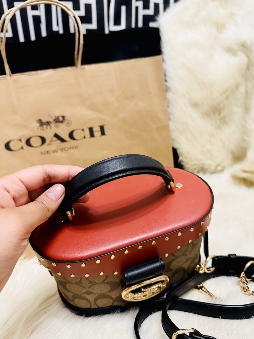 Coach Vanity, Luxury, Bags & Wallets on Carousell