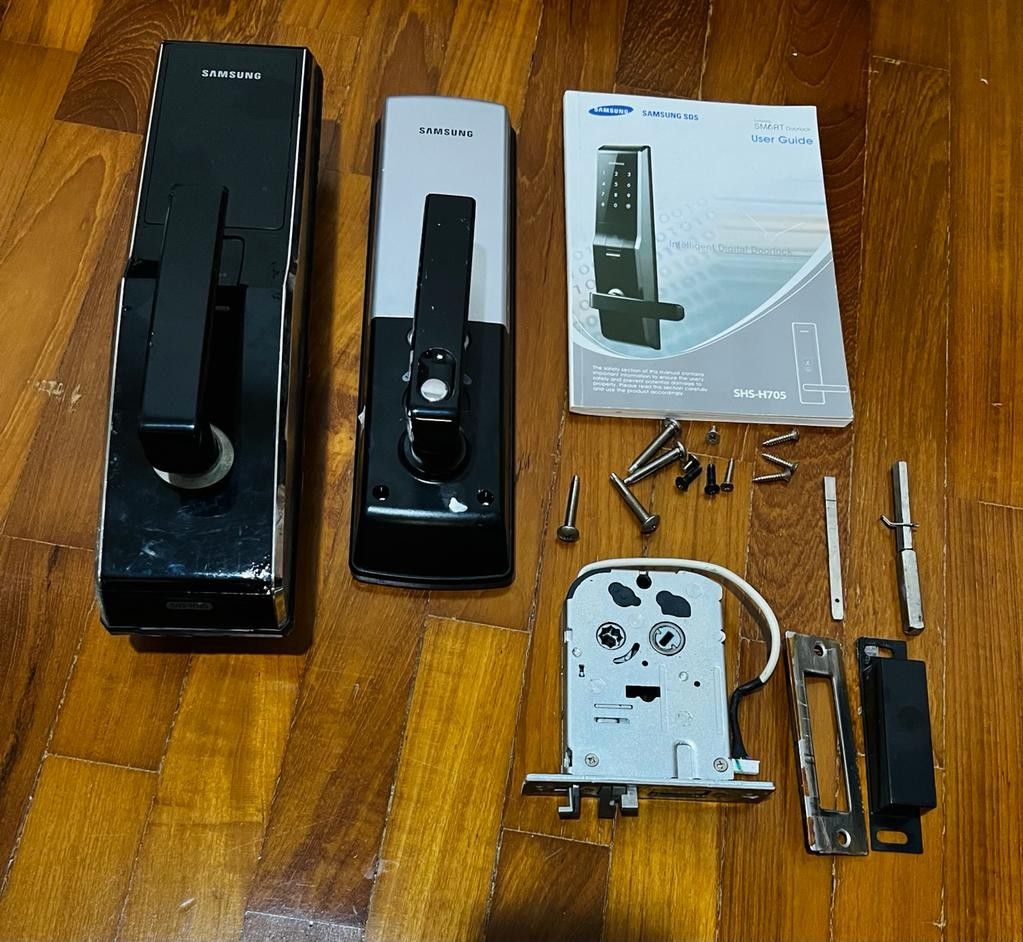 Digital Lock Samsung SHS-H705, Furniture & Home Living, Security ...