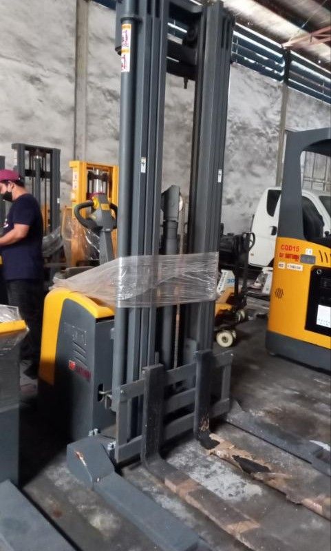 ELECTRIC STACKER, Commercial & Industrial, Industrial Equipment on ...