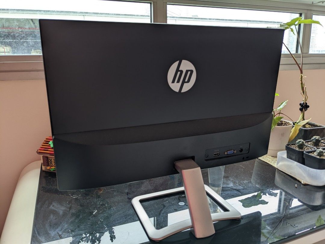 HP 22es Monitor, Computers & Tech, Desktops on Carousell