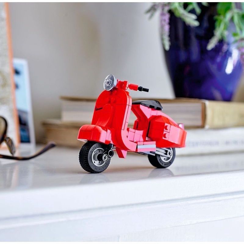 Lego creator 40517 vespa red, Hobbies & Toys, Toys & Games on Carousell