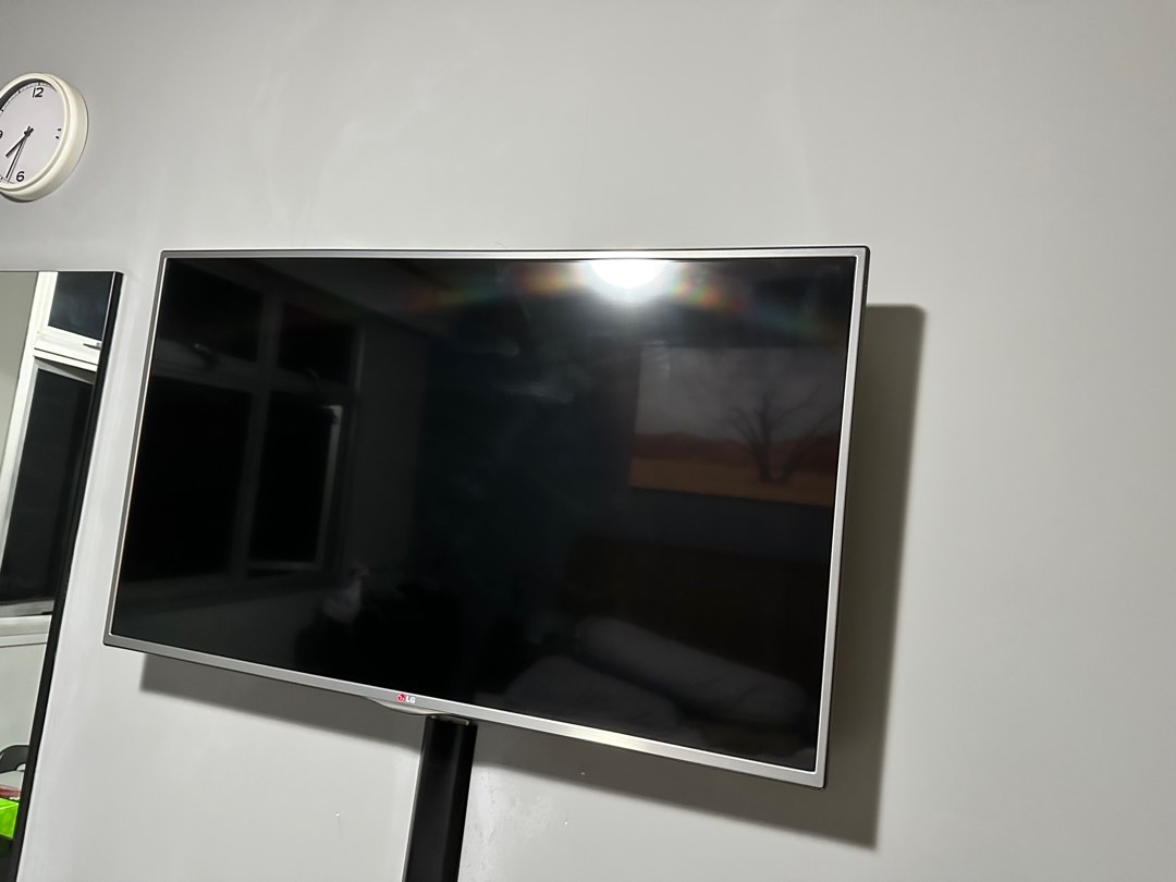 LG 47 inch smart TV, TV & Home Appliances, TV & Entertainment, TV on Carousell