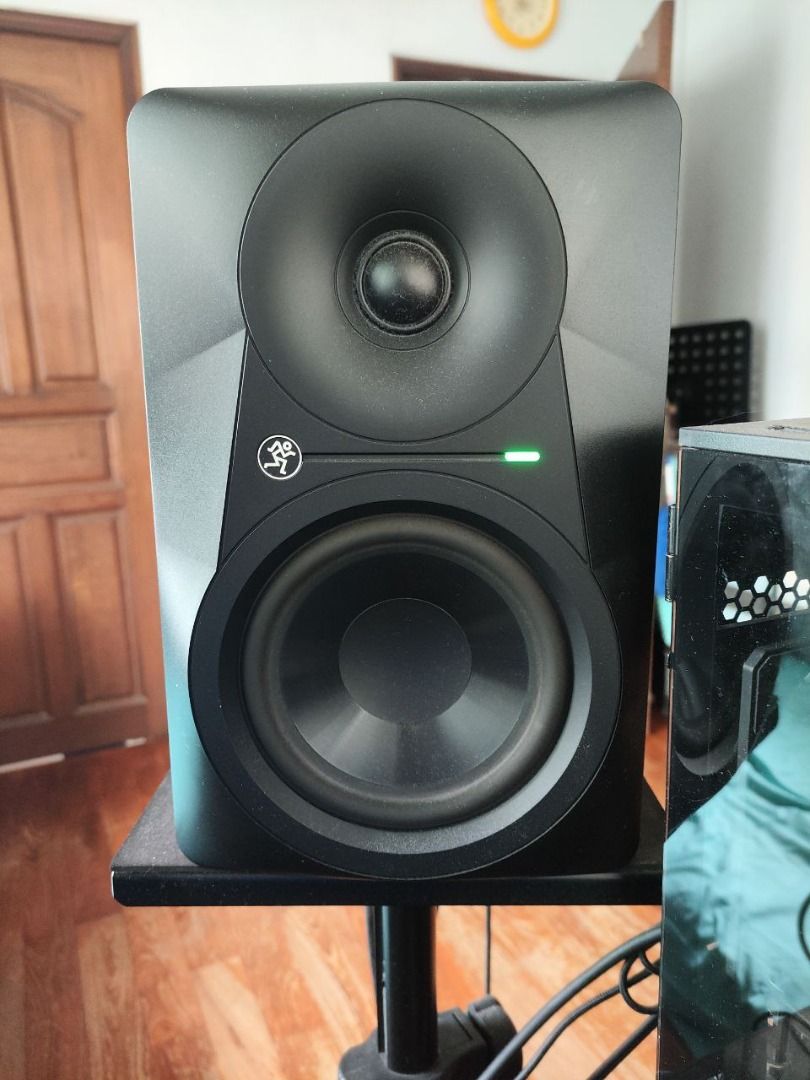 Mackie MR524 Studio Monitors w/ stands, cables, Audio, Soundbars ...