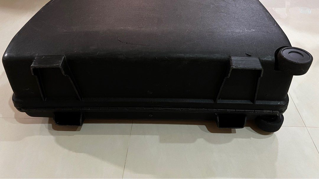 Samsonite Classic Hard Shell Suitcase Black, Hobbies & Toys, Travel ...