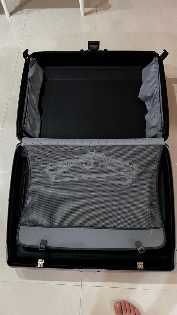 Samsonite Classic Hard Shell Suitcase Black, Hobbies & Toys, Travel ...