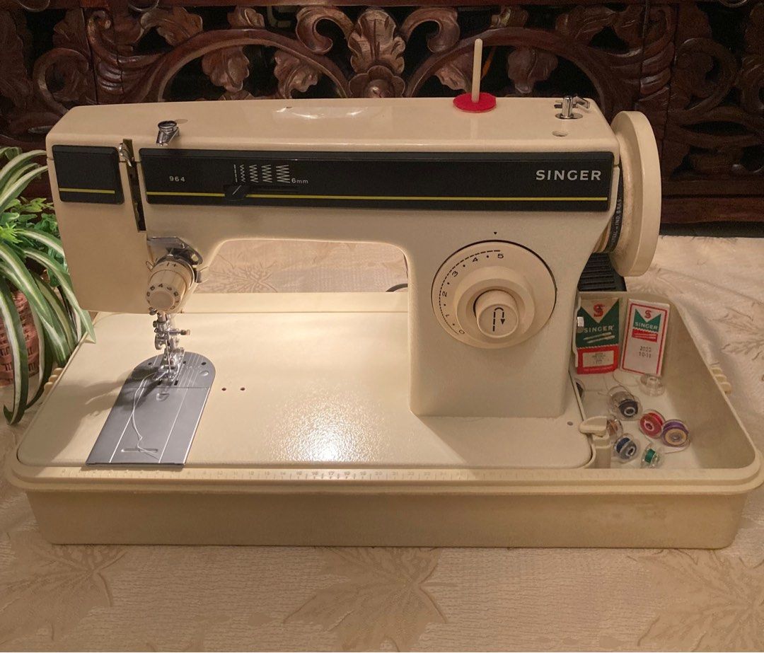 Singer 964 Sewing Machine w/original Hard cover travelling Case, TV ...