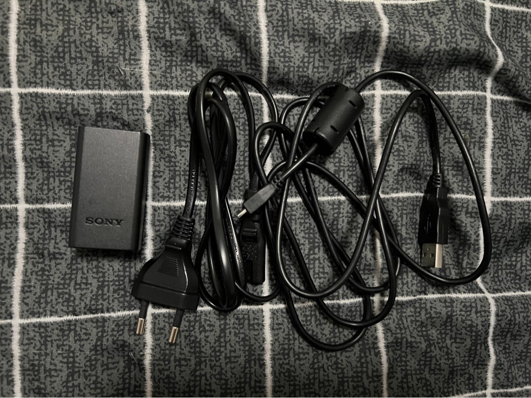 Sony mirrorless camera AC-UUE12 Charger Adapter, Photography, Cameras ...