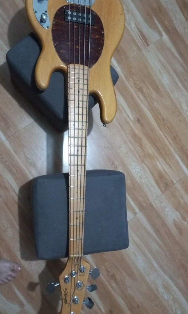 Stagg 5 string electric bass guitar, Hobbies & Toys, Music & Media ...
