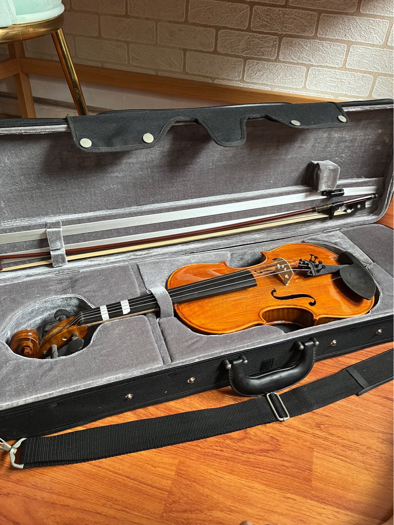 4/4 Violin, Hobbies & Toys, Music & Media, Musical Instruments on Carousell