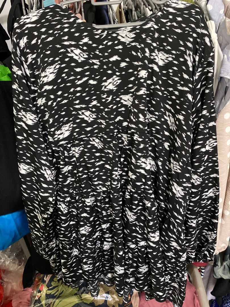Baby tier top (BW), Women's Fashion, Muslimah Fashion, Tops on Carousell