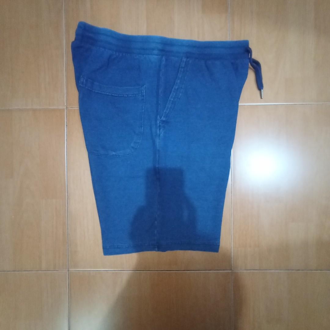 Celana pendek Uniqlo second original, Fesyen Pria, Pakaian , Bawahan di ...