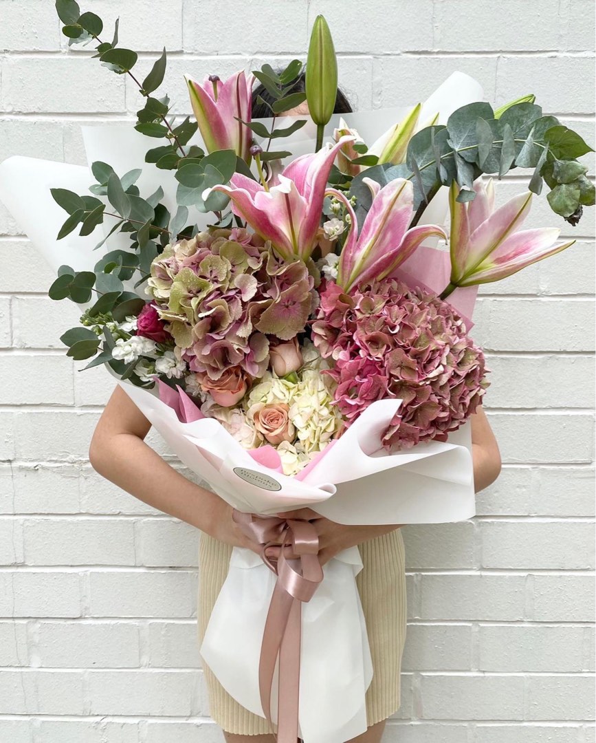 Fresh Flower Arrangement Hydrangreas - Customised (valentine), Hobbies ...