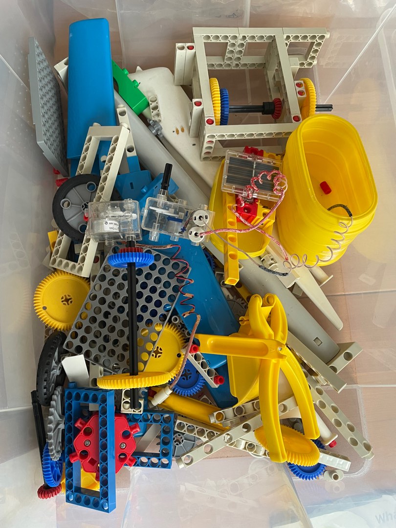 Blessing/Free Gigo Solar #7324 & #7349 $10 the lot, Hobbies & Toys ...