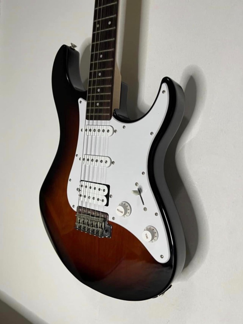 GUITAR Yamaha Pacifica 112J Old Violin Sunburst with Marshall MG15CF ...