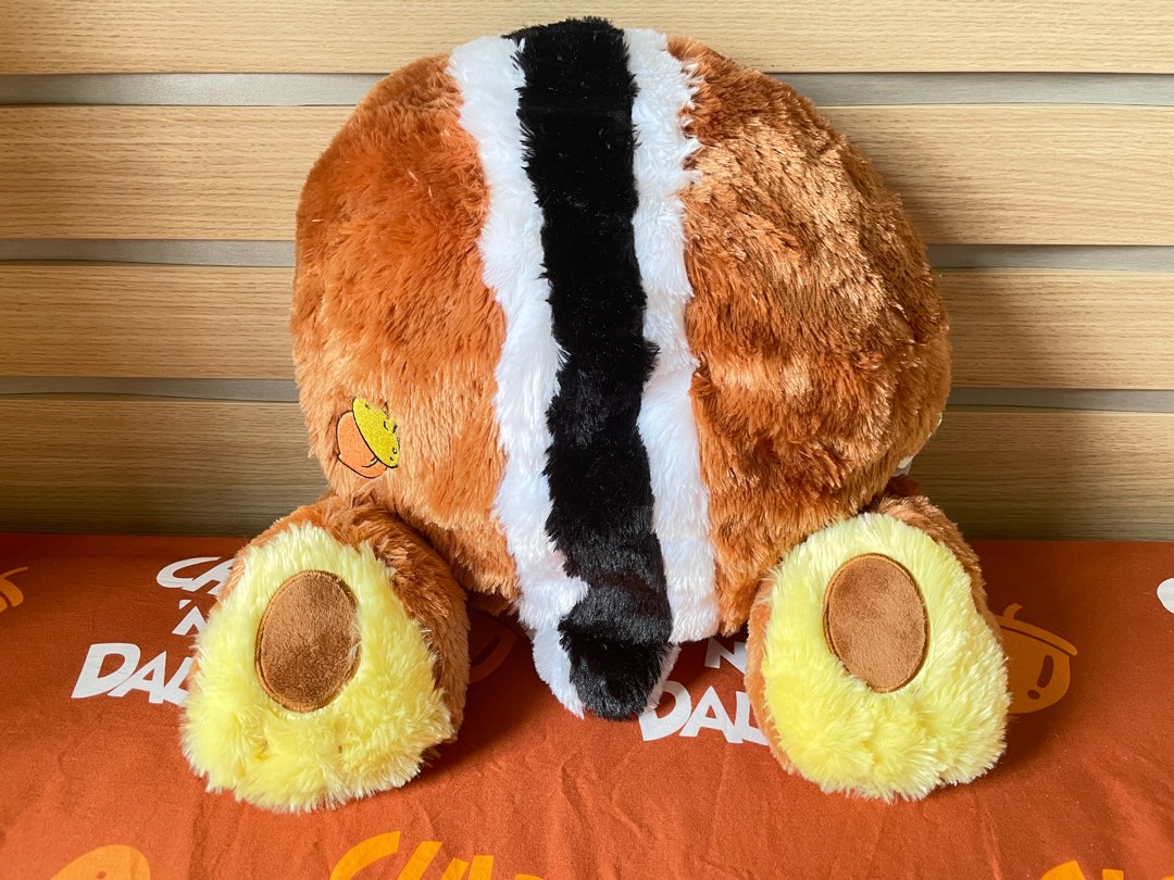 Japan Chip n Dale Pat Pat Cushion, 傢俬＆家居, 家居裝飾, 咕𠱸 - Carousell