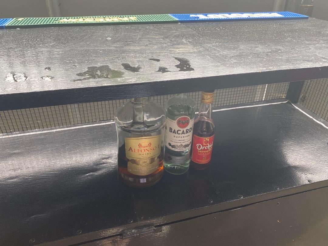 Long Mobile Bar Counter for Business with Wheels Industrial Style ...