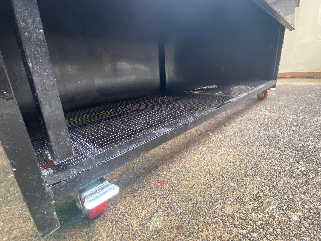 Long Mobile Bar Counter for Business with Wheels Industrial Style ...