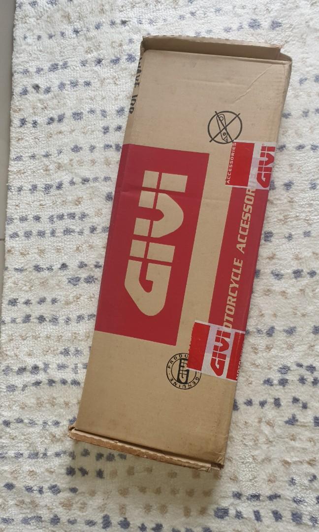 Monorack givi HR2 Honda wave 100 ex5 class1, Motorbikes on Carousell