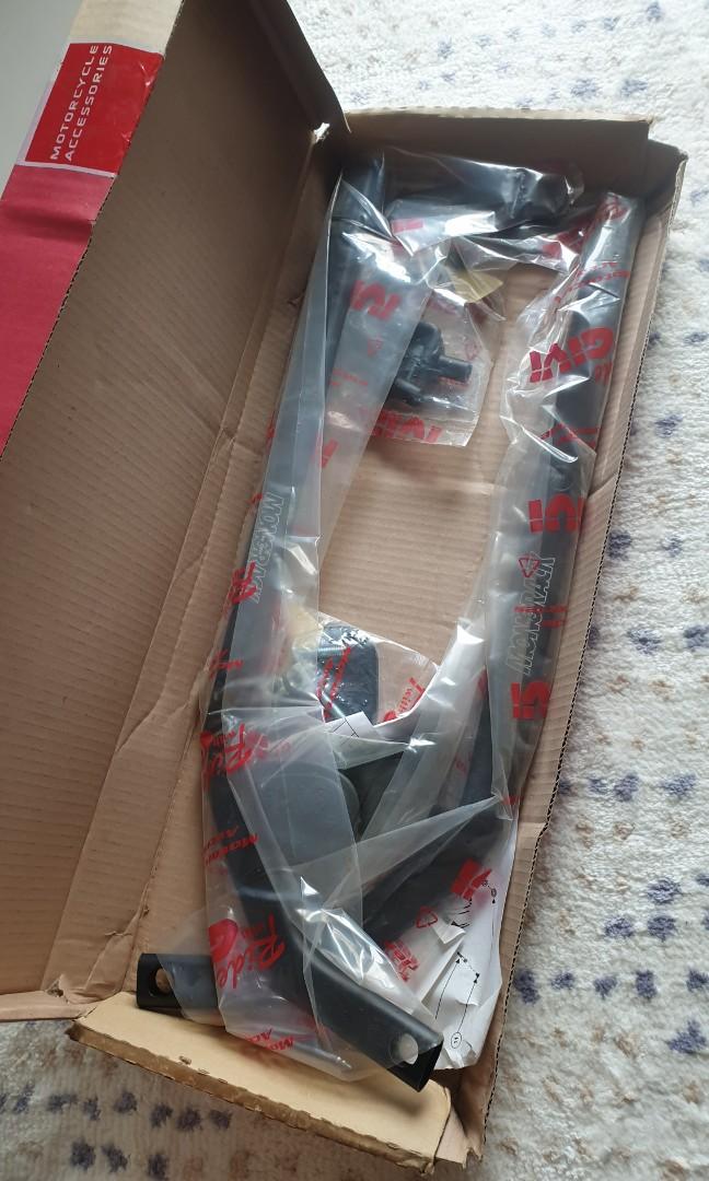 Monorack givi HR2 Honda wave 100 ex5 class1, Motorbikes on Carousell